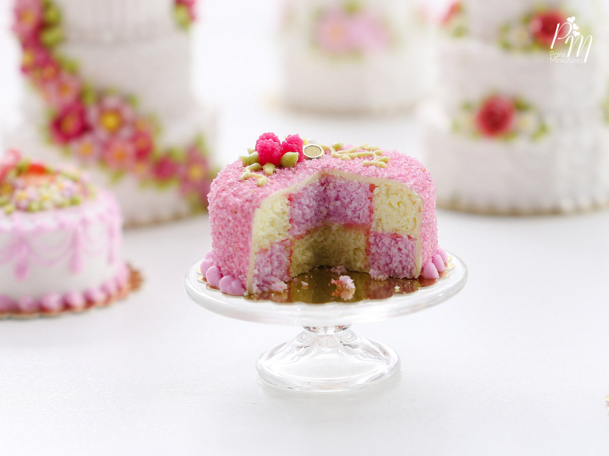 Pink Battenberg checkered cake with raspberries - Miniature Food ...
